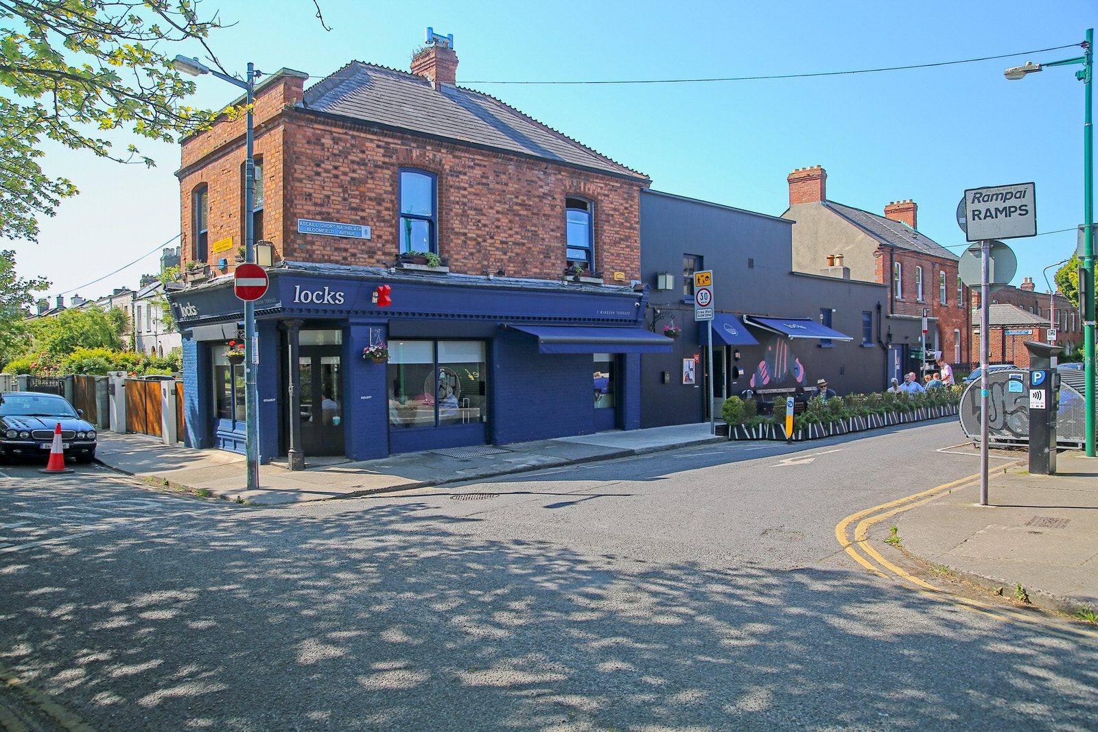 LOCKS RESTAURANT ON THE NORTH BANK OF THE GRAND CANAL - 2023 PHOTONIQUE ...